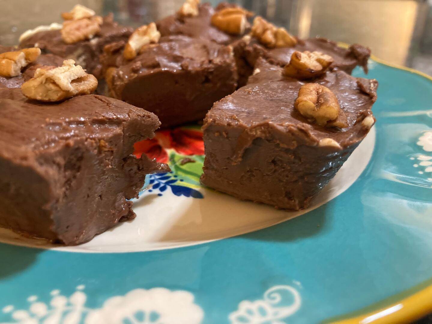 How to Make Fudge from Canned Frosting (Easy & Delicious) - Out of the ...