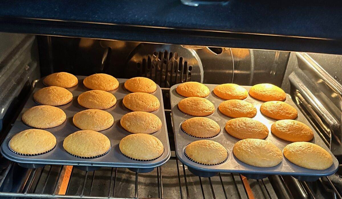 Snowflake Pull-Apart Cupcakes - Out of the Box Baking