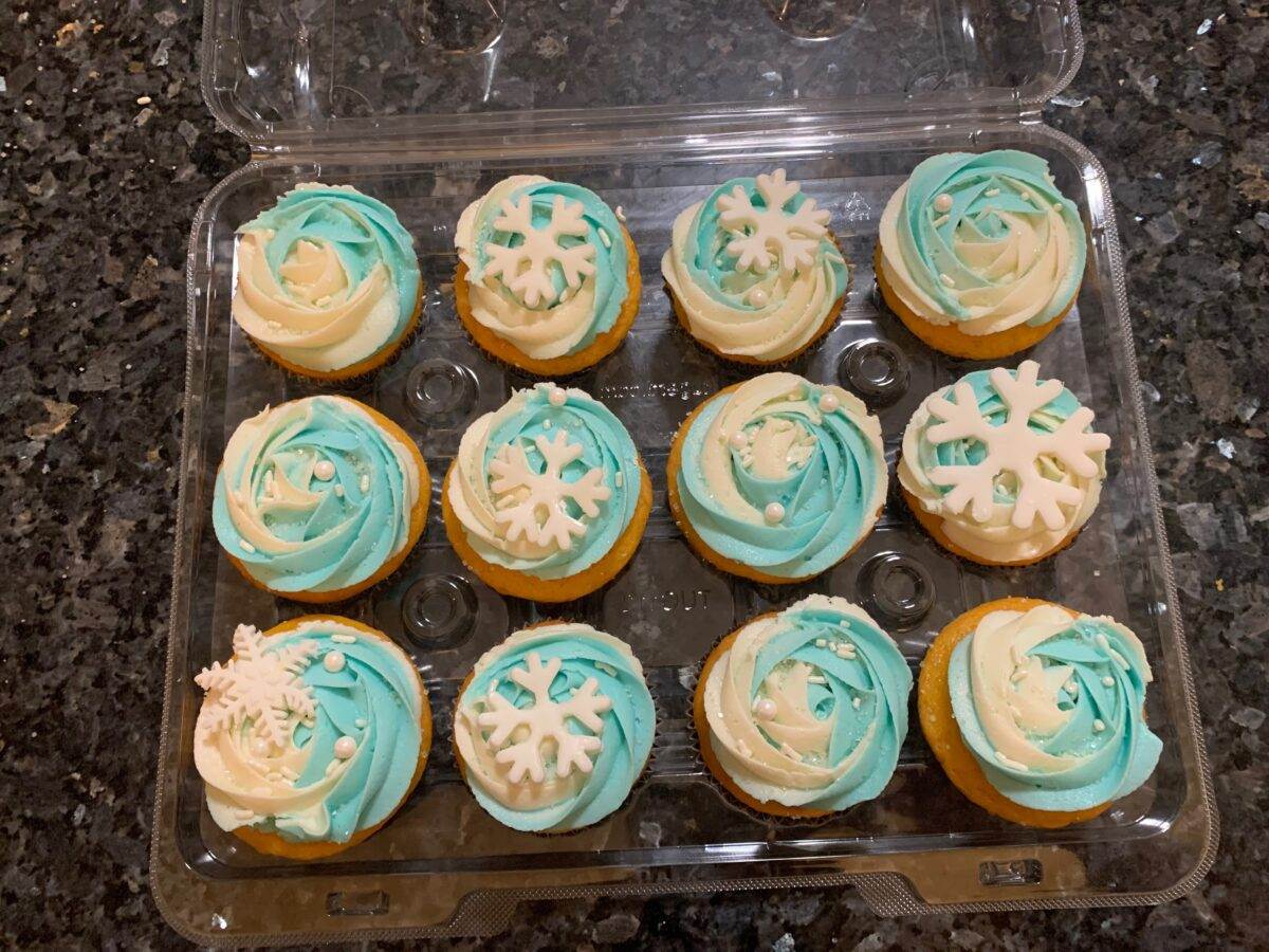Snowflake Pull-Apart Cupcakes - Out of the Box Baking