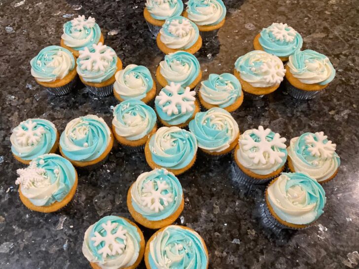 Snowflake Pull-Apart Cupcakes - Out of the Box Baking