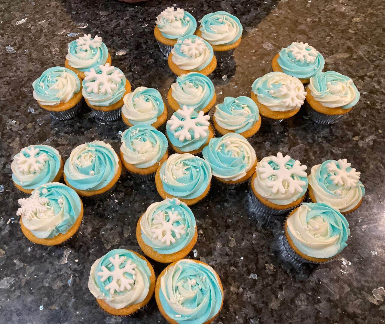Snowflake Pull-Apart Cupcakes - Out of the Box Baking