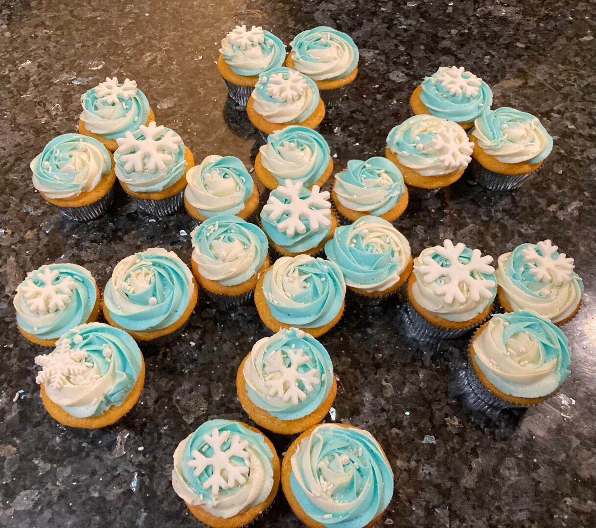 Snowflake Pull-Apart Cupcakes - Out of the Box Baking