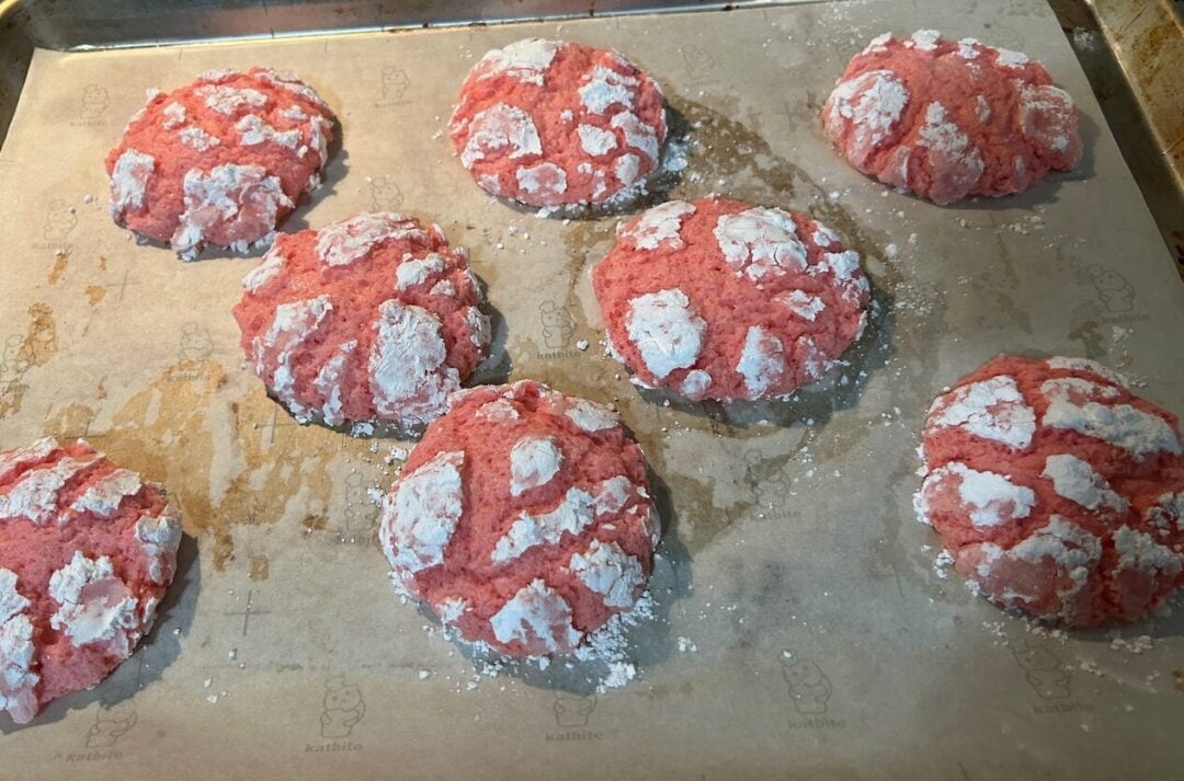 Strawberry Fluffies | Soft Strawberry Crinkle Cookies