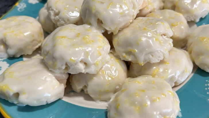 75 Easy Bake Sale Recipes That Sell Out Fast | Crowd Favorites | Out of ...